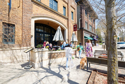 The Best Restaurants with Patios in Edina | Edina Magazine